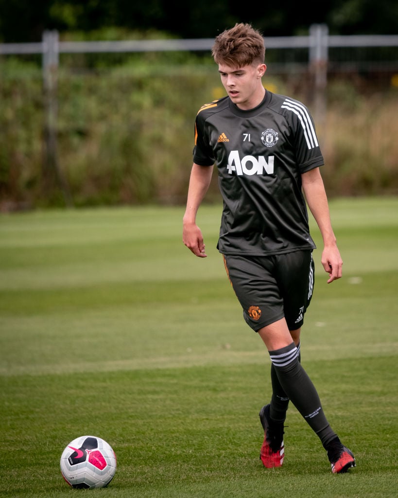 Young Manchester United duo leave to sign for Burnley