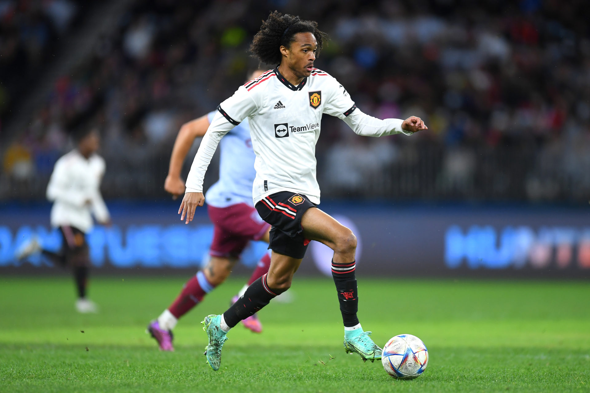 Tahith Chong leaves Manchester United for Birmingham City