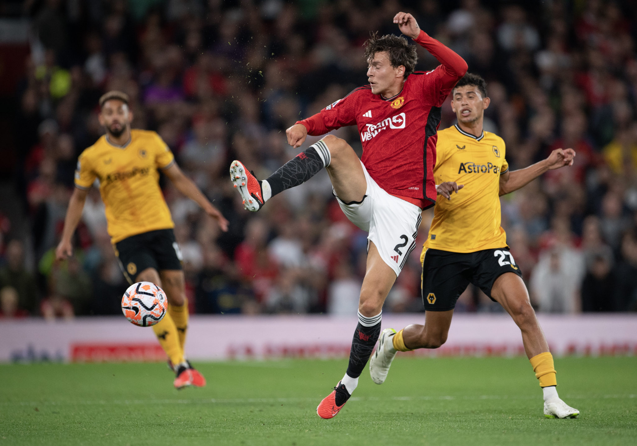 £31 million Manchester United defender linked with shock move away from ...