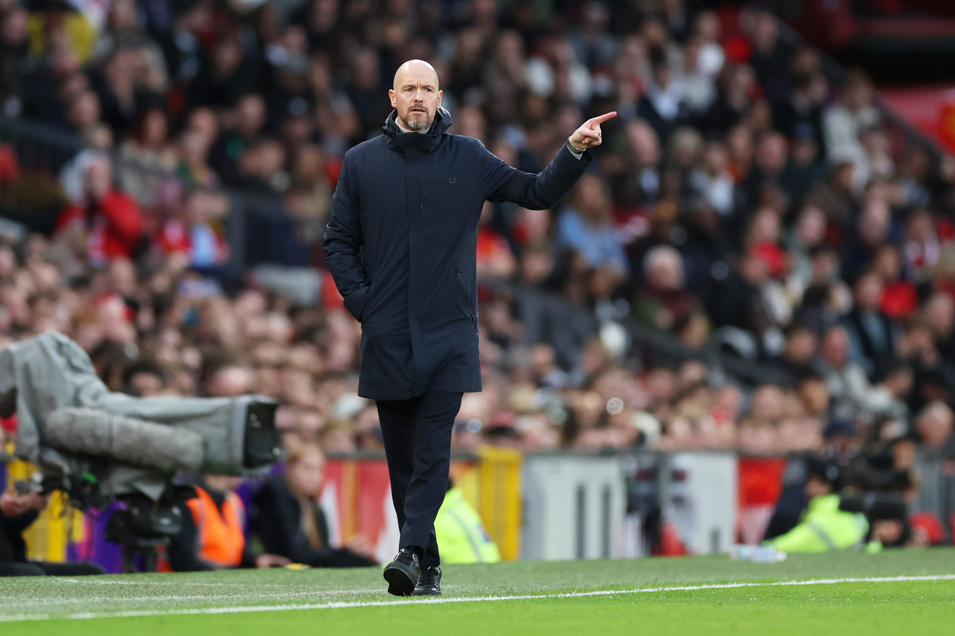 Erik ten Hag goes into more detail about controversial Raphael Varane ...