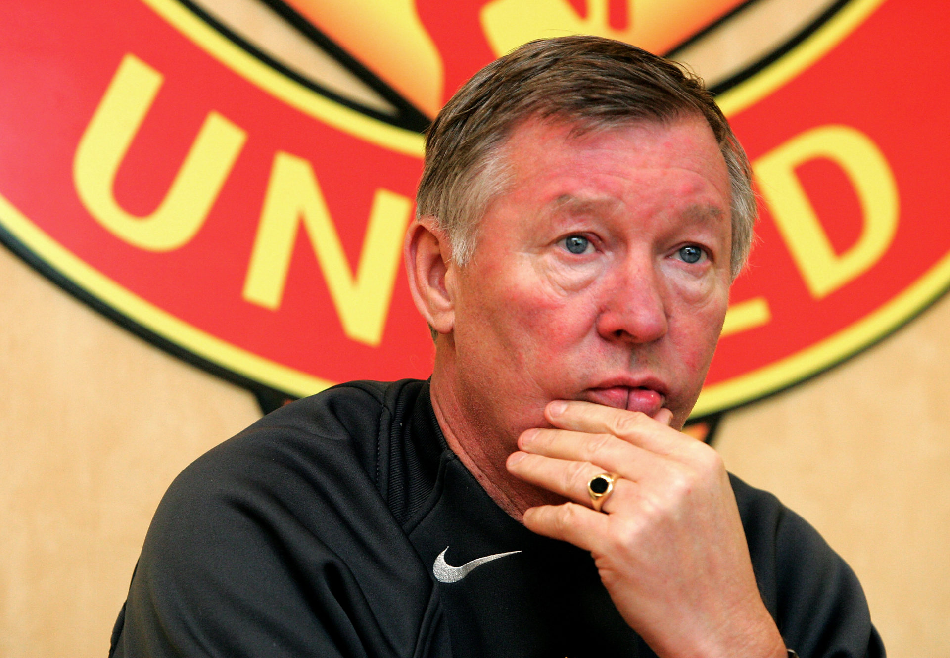 Goalkeeper Sir Alex Ferguson wanted to sign keeps Man Utd in the ...