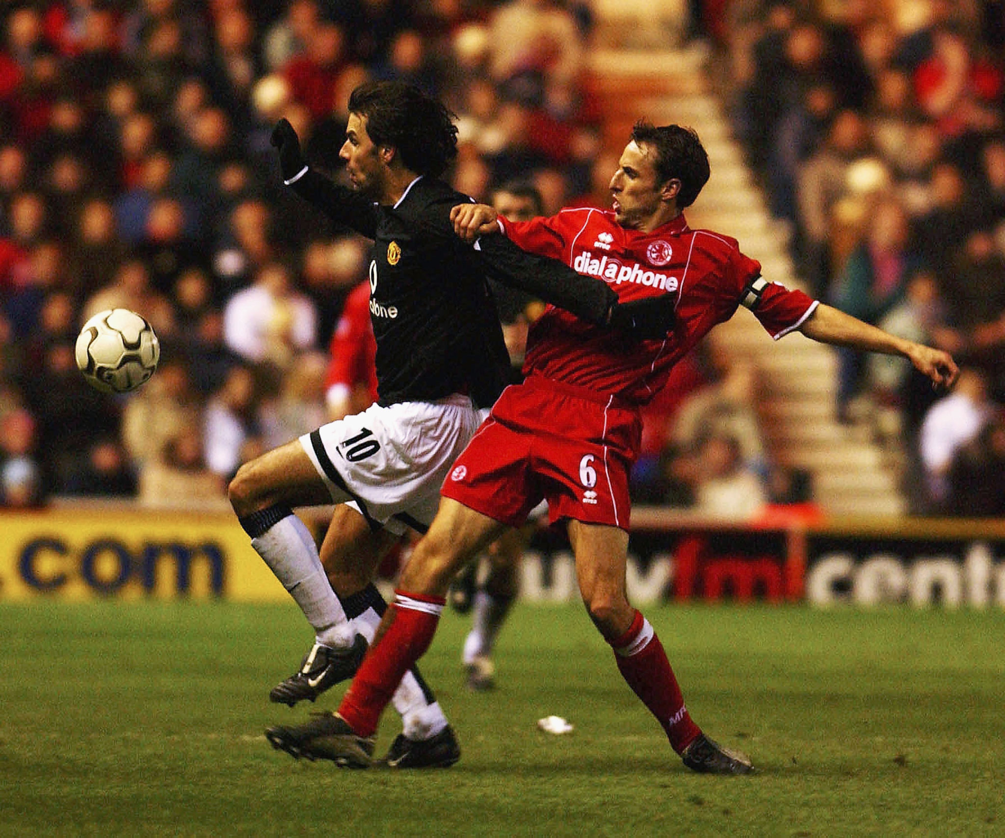 Manchester United legend snubs former club and opens door to Premier ...