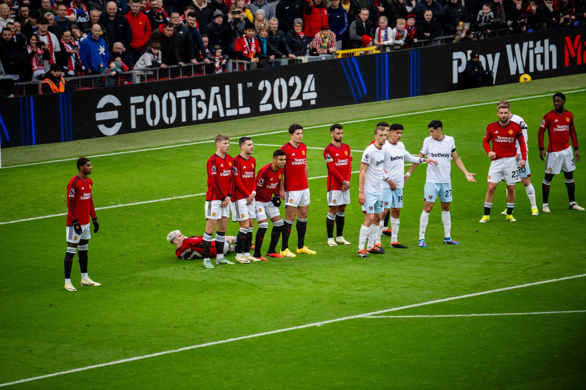 Man Utd must hijack £21m deal for 'immaculate' player, as Arsenal are ...