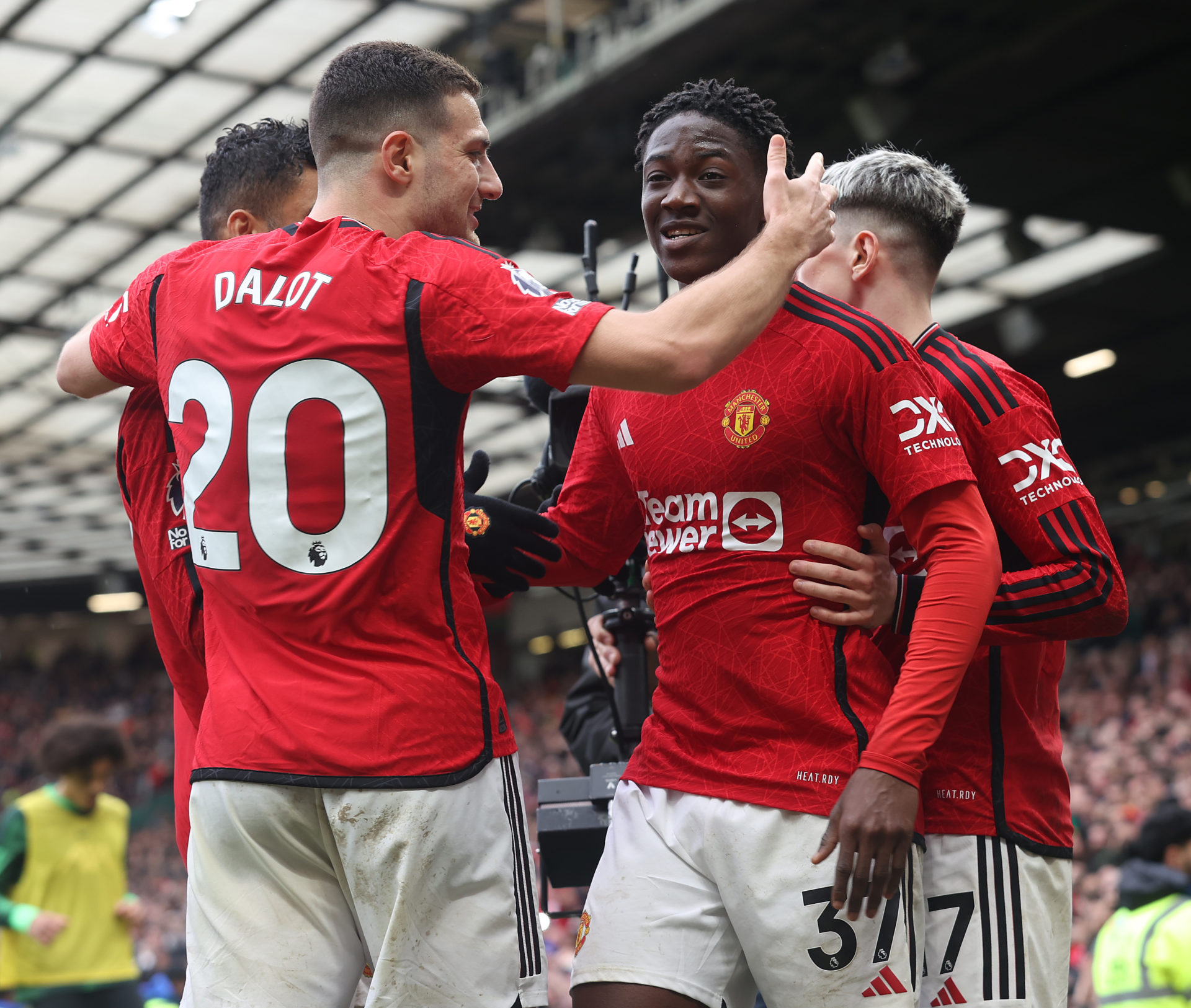 Kobbie Mainoo finally tells Man Utd fans how to pronounce his name, he ...
