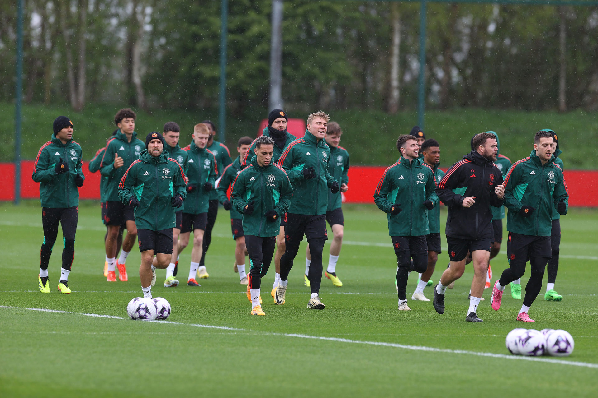 16-year-old Man Utd wonderkid now spotted in first-team training for ...