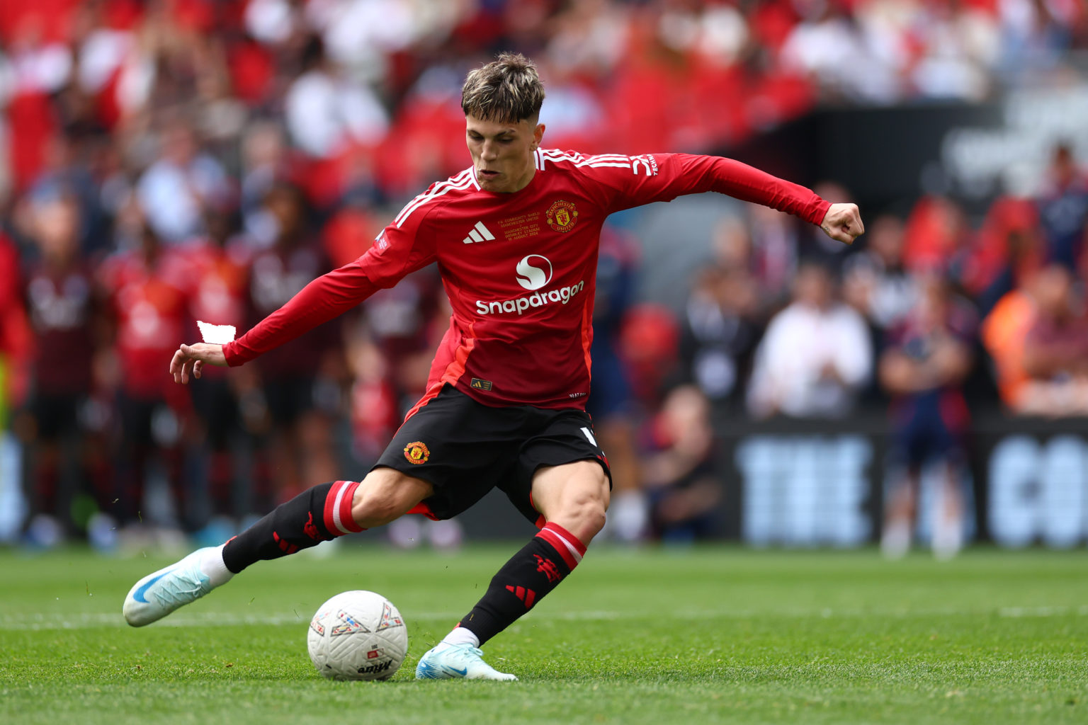 Man Utd staff very impressed by Alejandro Garnacho's attitude, starting ...