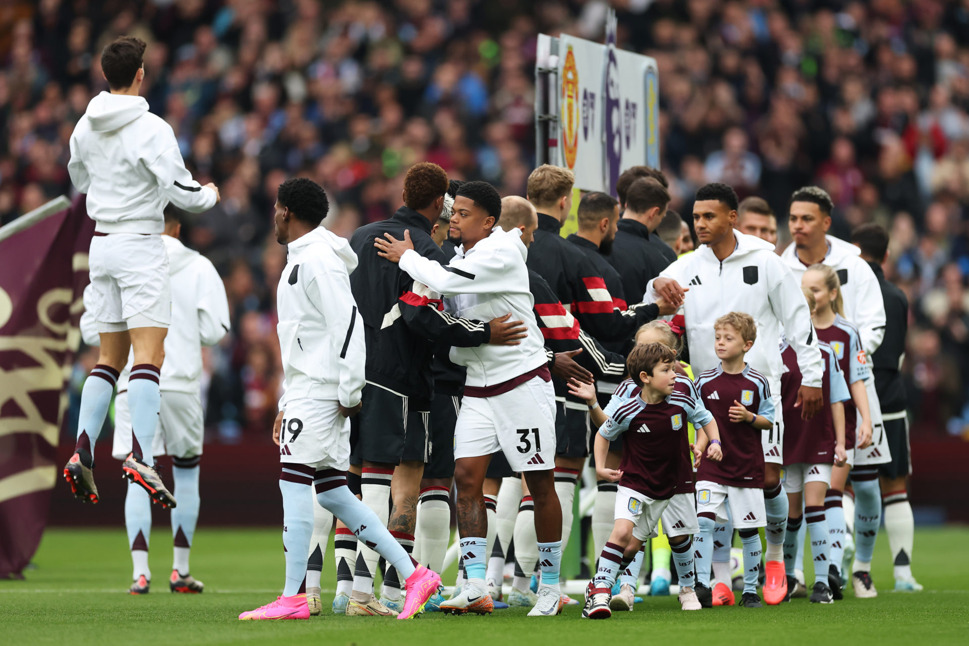 Mike Phelan warns Man Utd star 'he has to improve', identifies the main ...