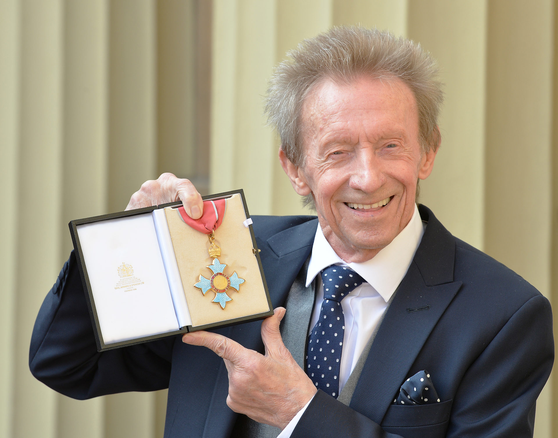 Denis Law dead at 84, Manchester United confirm sad news, tribute to ...