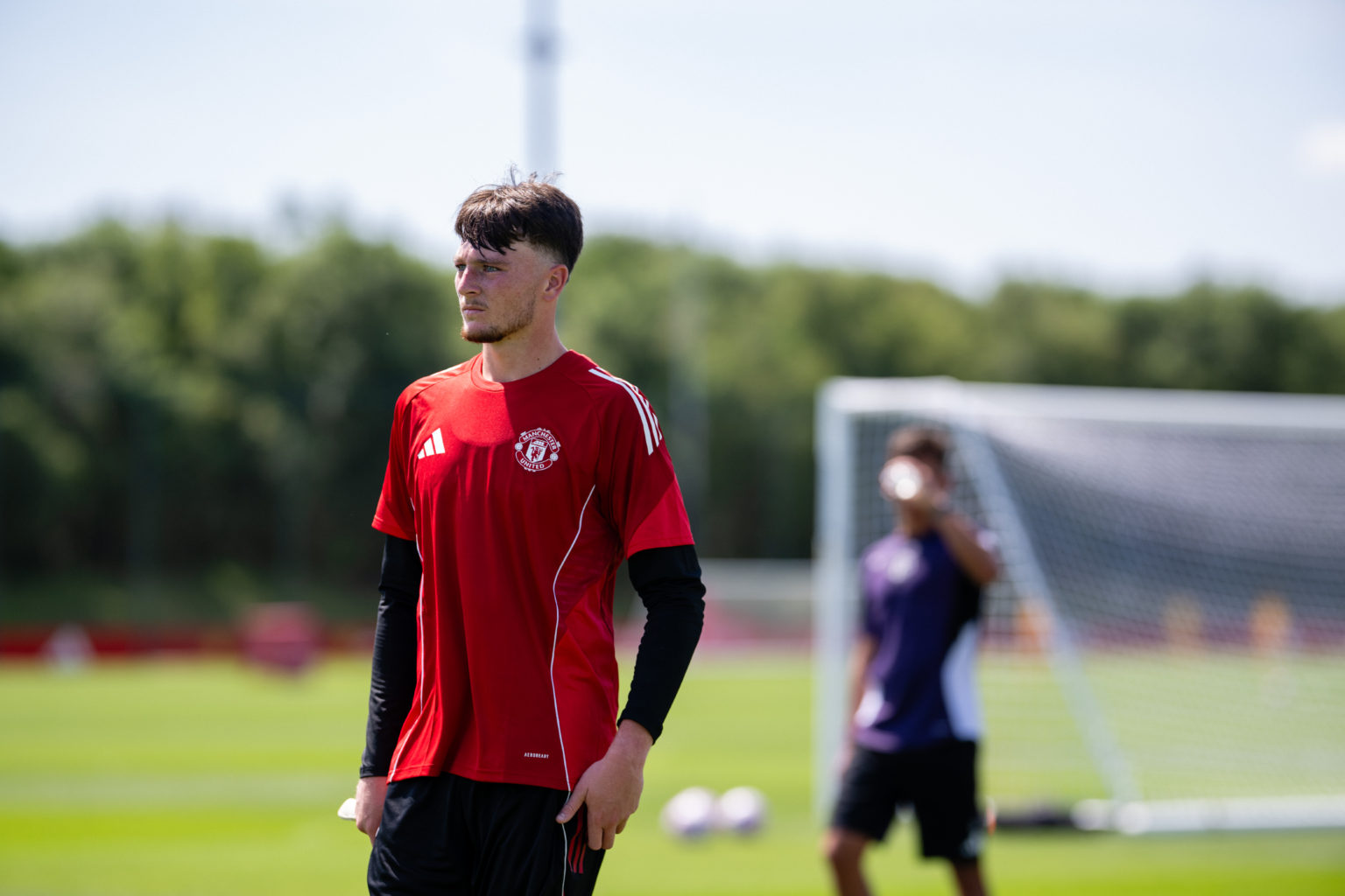 Man Utd wonderkid Elyh Harrison follows Dean Henderson's steps as he ...
