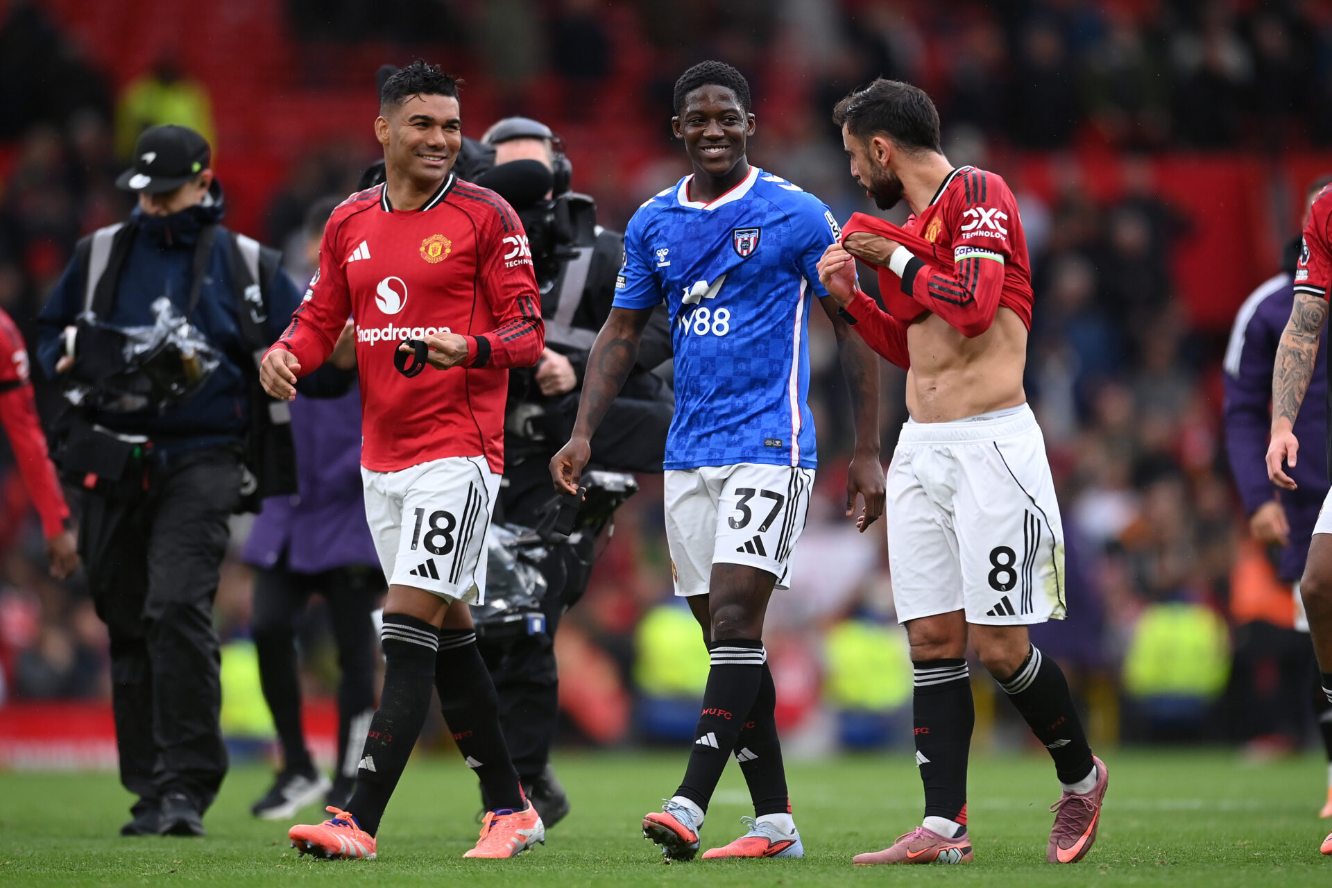 How Kobbie Mainoo could line up in three-man Man Utd midfield after ...