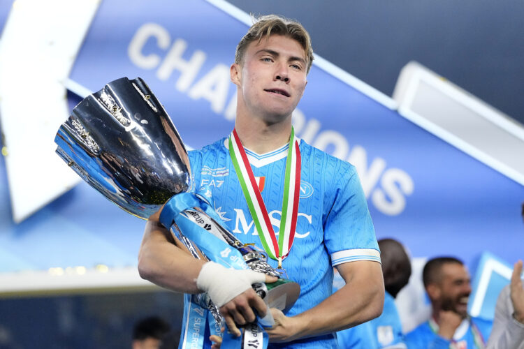 Rasmus Hojlund celebrates Napoli trophy with cheeky Man Utd exit ...