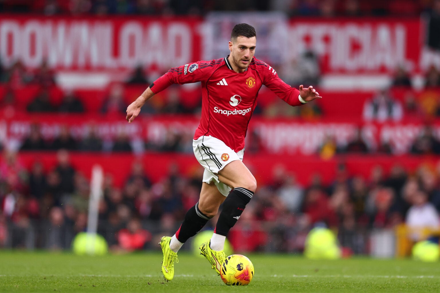 MUTV host picks out 'unseen' trait Diogo Dalot has that is 'absolutely ...